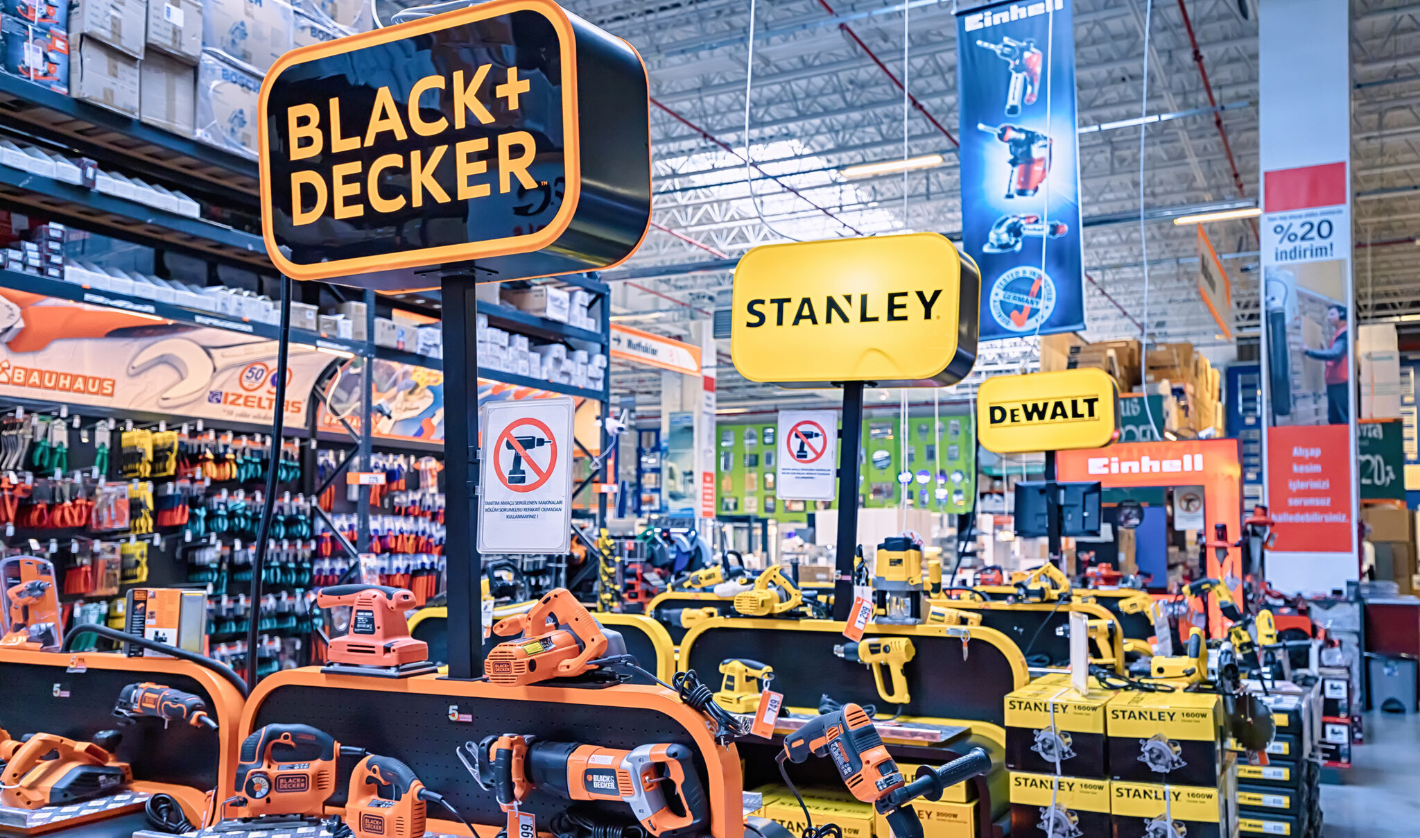 Stanley B&D Plans to Shed 30% of Plants in Cost Savings, Reports 2Q ...